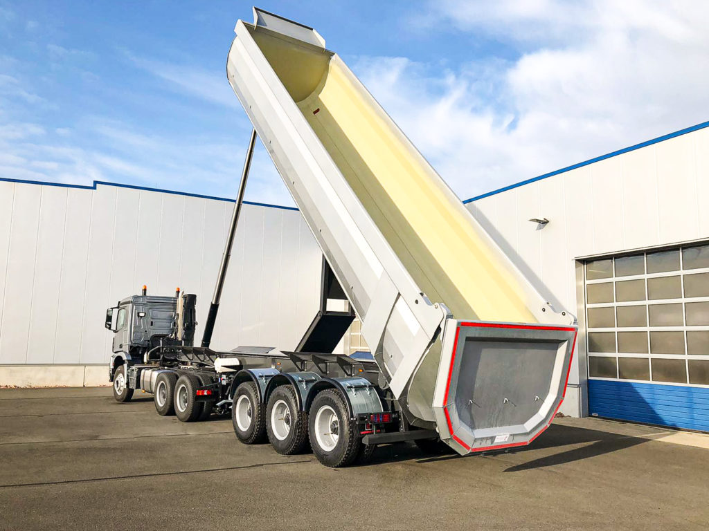 Export heavy-duty semi-trailers | Lindner Fischer