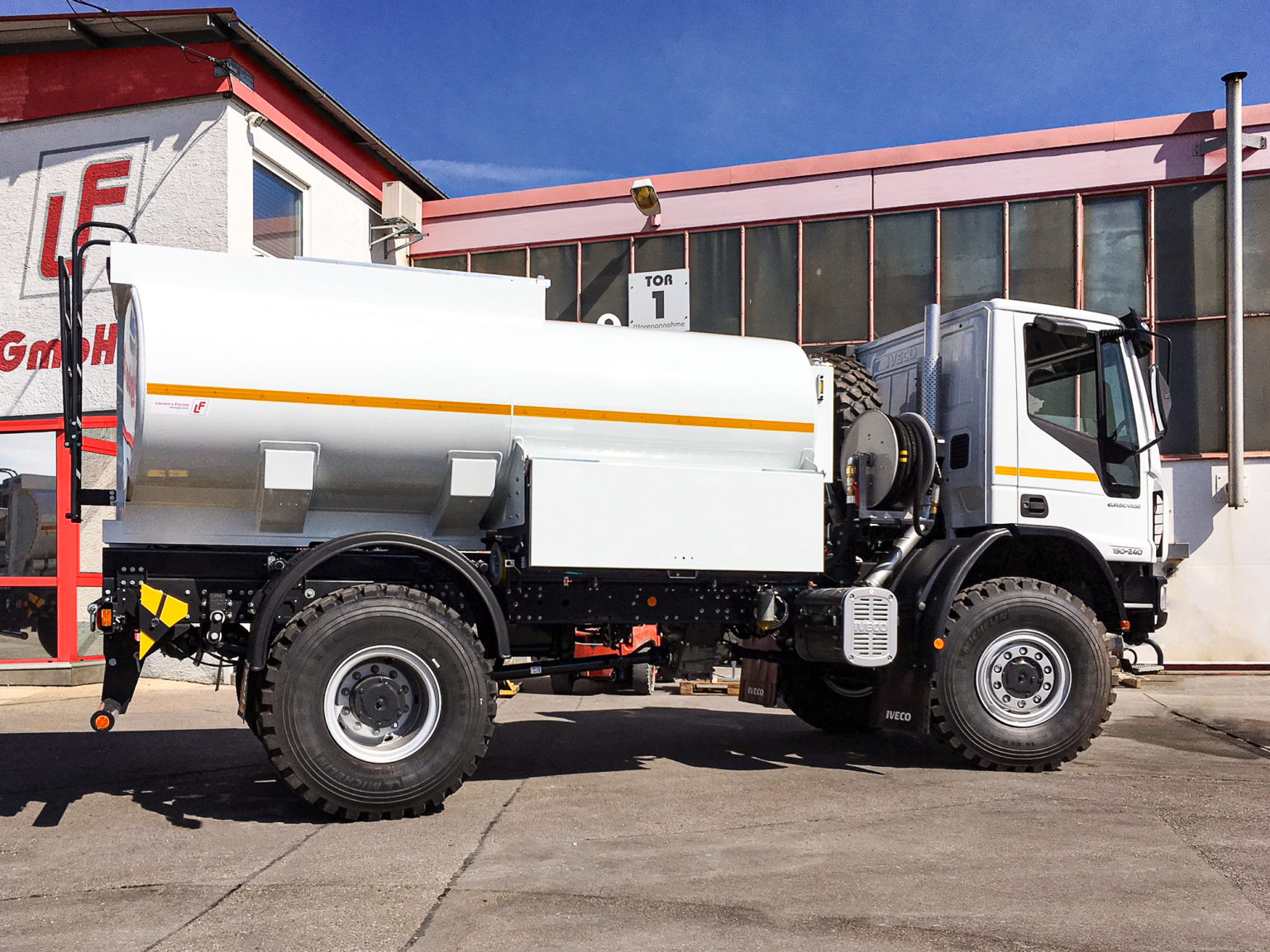 Export fuel tanks | Lindner Fischer